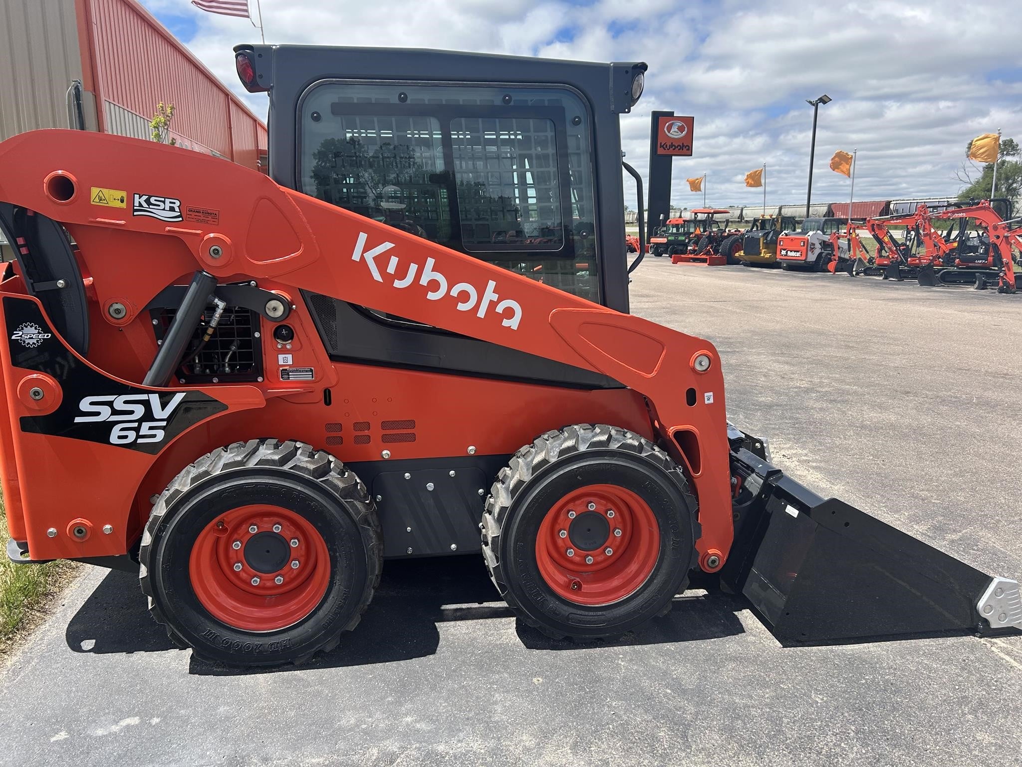 KUBOTA SSV65 - 5801 - Grand Kubota